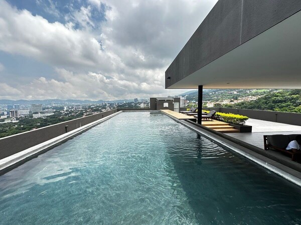[New!] Modern & Upgraded Apartment With Rooftop Pool And 360 View In Escalon!\n\n - San Salvador