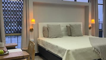 Quarto Deluxe, Vista para a cidade | Cofre no quarto, secretária