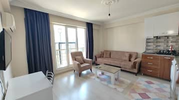 Apartamento Comfort em Condomínio Fechado | Sala de estar | Televisor