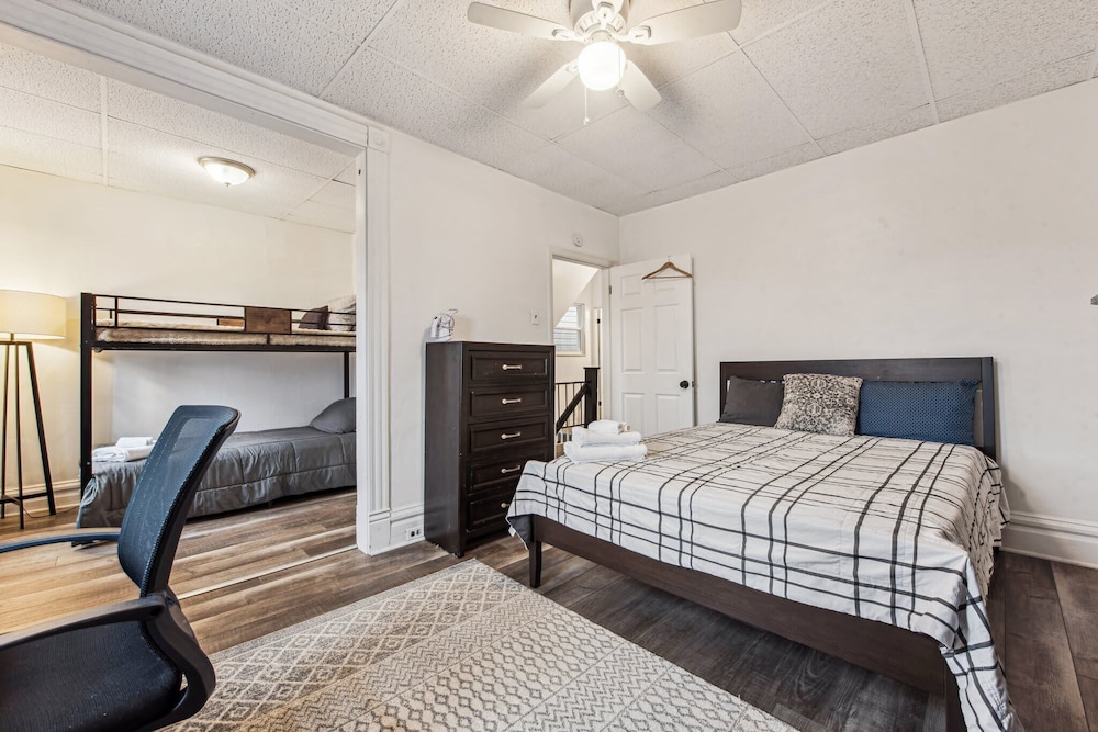 Modern Family Friendly Home - 3 Bed Great Location - Pittsburgh, PA