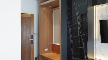 Quarto superior, 1 cama King, sacada | Frigobar, escrivaninha, Wi-Fi de cortesia, roupa de cama