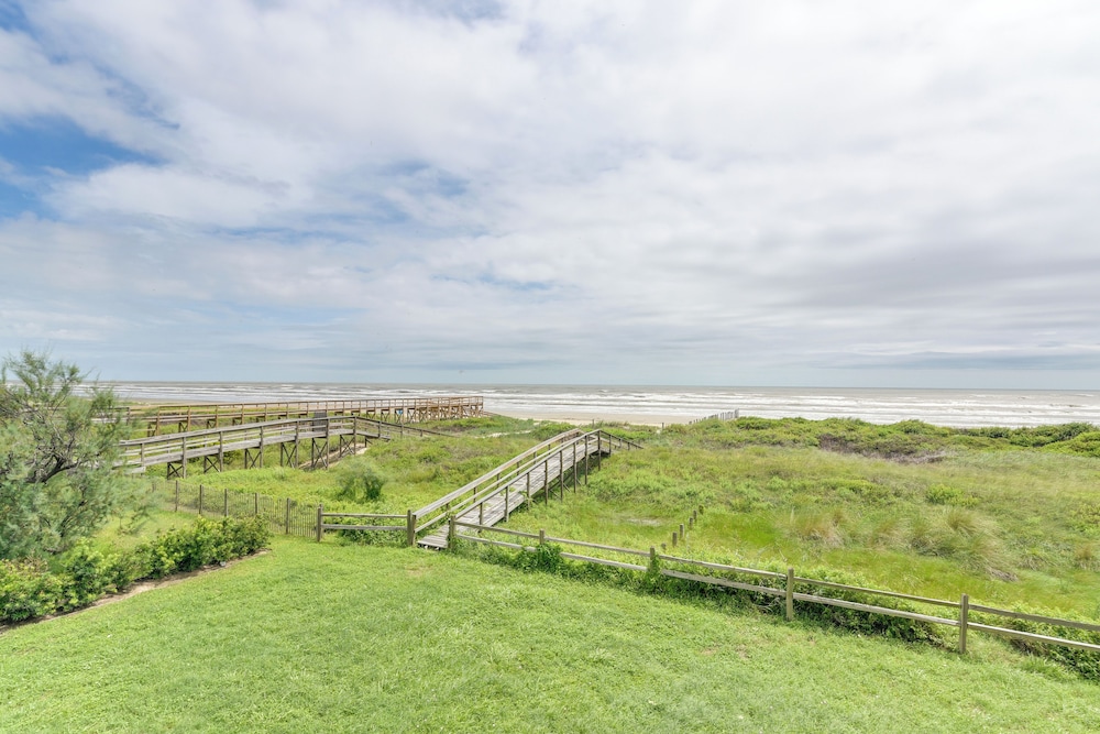 Oceanfront Home W/ Beach Access In Galveston - Galveston