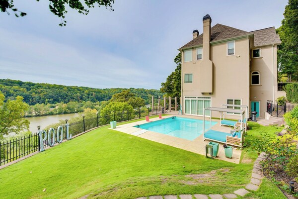 로즈웰의 강 전망 있는 현대적인 리트리트! - 로즈웰