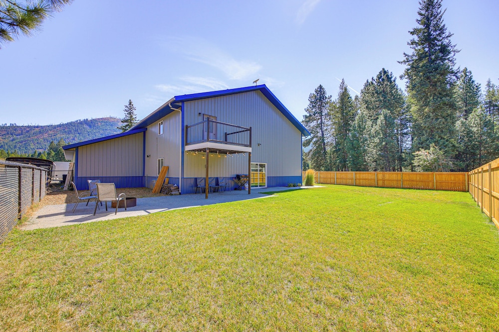 Idaho Retreat W/ Fire Pit - 2 Mi To Mcarthur Lake - Bonners Ferry, ID