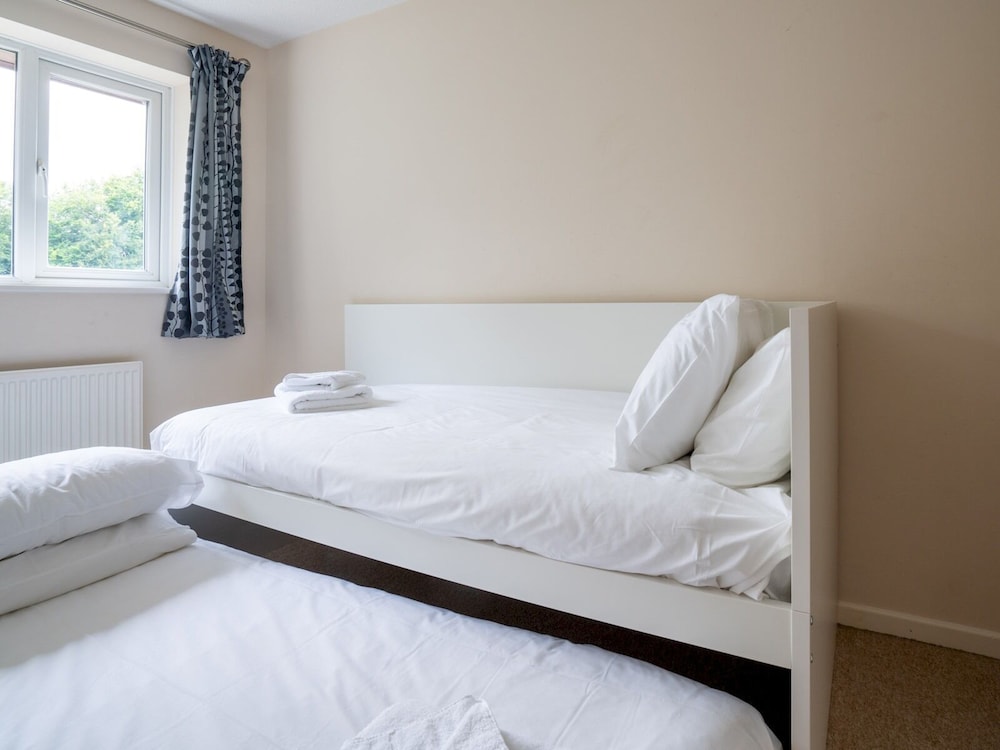 3 Bedroom Family Home | Parking | Garden| Pass The Keys - Painswick