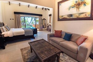 Bungalow Deluxe | Sala de estar | Televisor de 40 polegadas com canais por cabo 