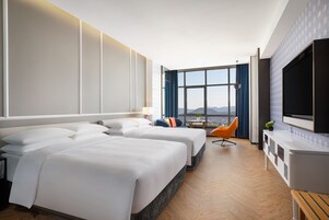 Quarto casal clássico | Escrivaninha, quartos à prova de som, Wi-Fi de cortesia