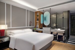 Quarto solteiro básico | Escrivaninha, quartos à prova de som, Wi-Fi de cortesia