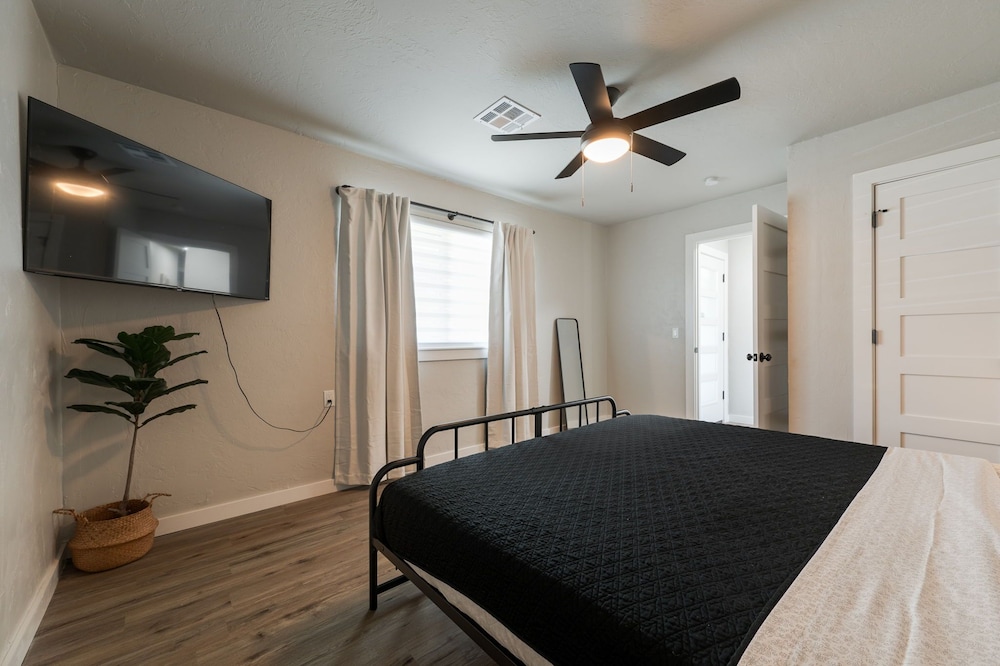 Village Luxe 5br Plus Bunk Room Sleeps 14 - Oklahoma City, OK