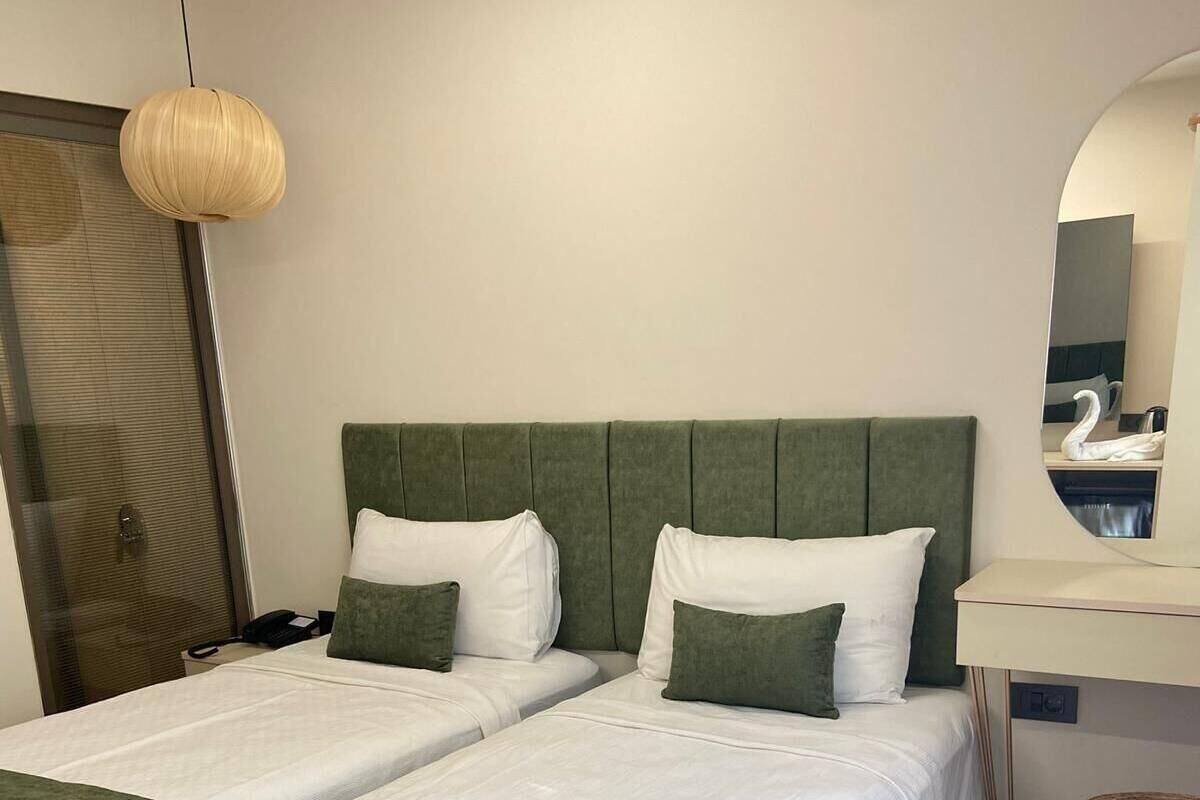 Roupas de cama premium, camas Select Comfort, frigobar