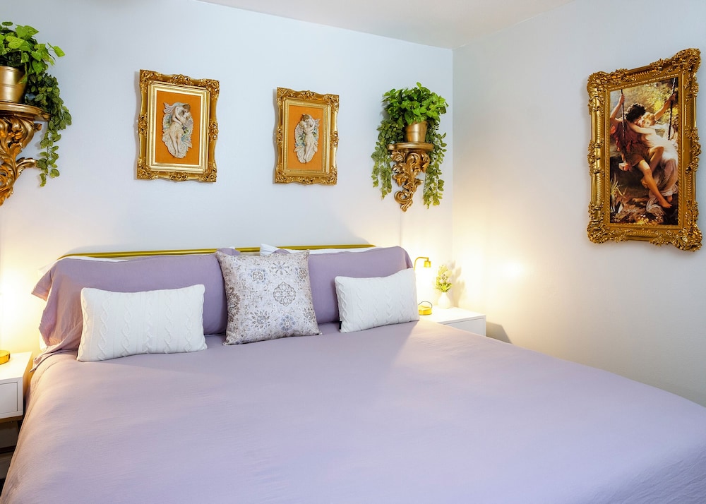 ~Villa Golden~ Centrally Located, King Bed! - Tempe, AZ