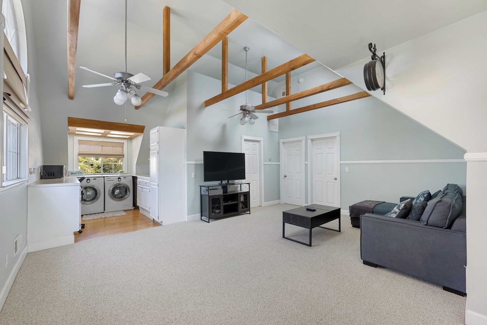 Wine Country Retreat Gorgeous Views, Minutes To Wineries - Temecula, CA