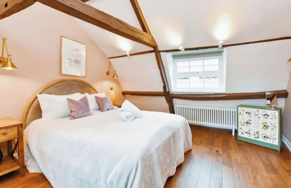Beautiful Grade 2 Listed Cottage Perfectly Located In The Centre Of Frome. - Frome