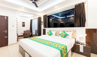 Quarto Duplo Premium, piscina privativa | Cortinas/cortinados opacos, ferro/tábua de engomar 