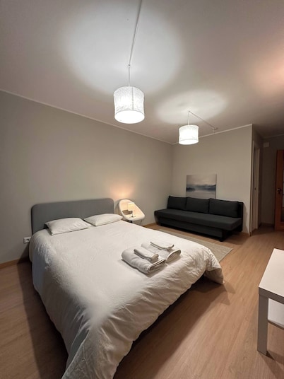 Room in Guest Room - Suite 3d- Private Room With Bathroom