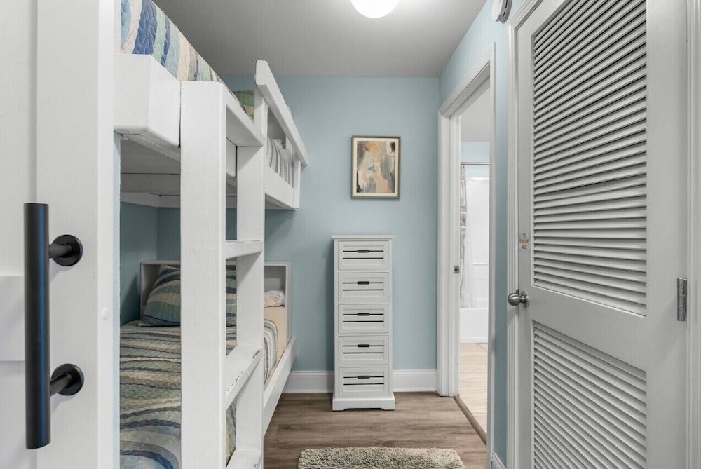 Spectacular Ocean View Resort Condo! Steps To The Beach And Sand! - Florida Panhandle, FL