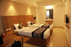 Quarto casal luxo | Ferros/tábuas de passar roupa, Wi-Fi de cortesia, roupa de cama