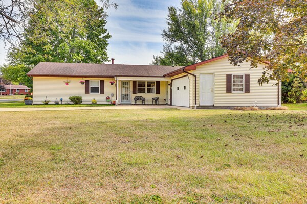 Peaceful Home Near Youngstown: Fenced Backyard! - Cortland, OH