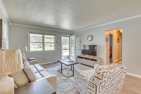 Peaceful Home Near Youngstown: Fenced Backyard! - Cortland, OH