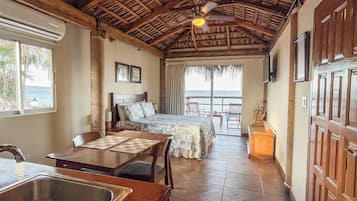 Estúdio de Luxo, vista para a praia | 2 quartos, cofre no quarto, Wi-fi grátis
