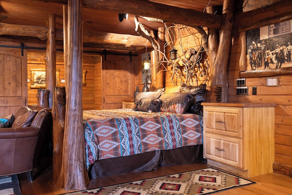 The Museum Suite @ Driftwood Ranch - A Horse And Cattle Ranch - White Lake, Ny - State of New York