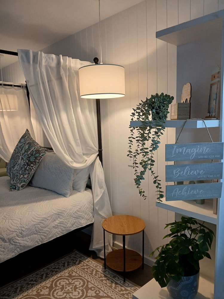 Paradise Palms Bungalow - New Private Studio With Easy Stroll To Surf N Sand - Red Rock, New South Wales