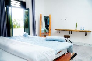 Com decoração personalizada, com mobília individualizada, secretária 