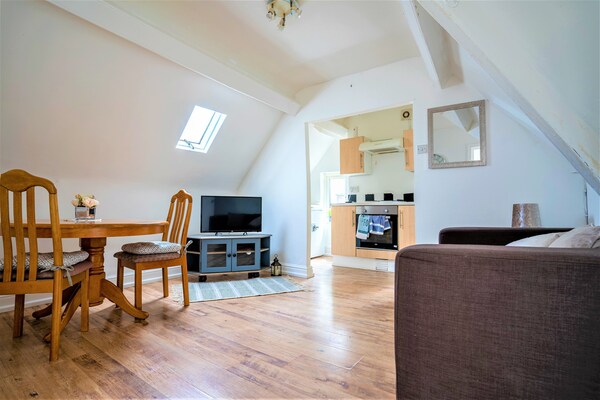 Travellers Stays In The Heart Of Orrell Park - Guernsey