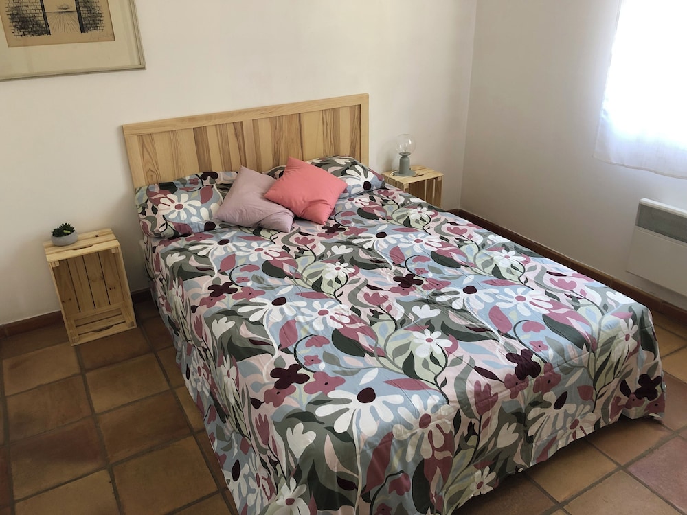 Villa Provençale Au Calme Entourée De Verdure, Animaux De Compagnie Acceptés ! - Cuers