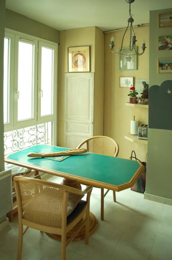 A Taste Of Genuine Parisian Living In Champselysees-a Large Generous Familyhome - Gare Saint-Lazare - Paris