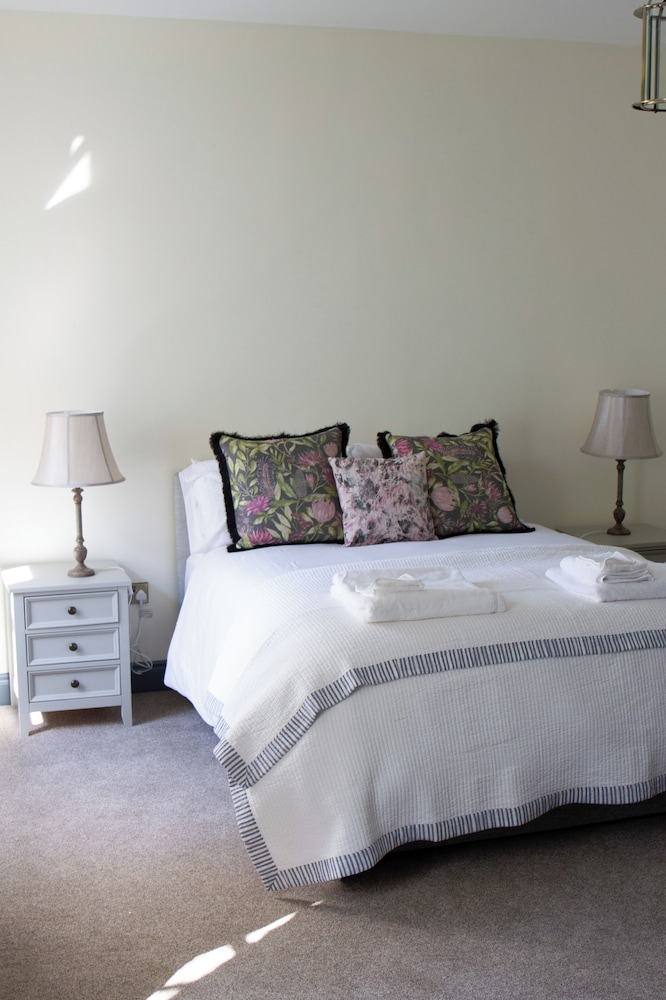 Hill House Lodge, Overlooking The Rock Of Cashel - Cashel