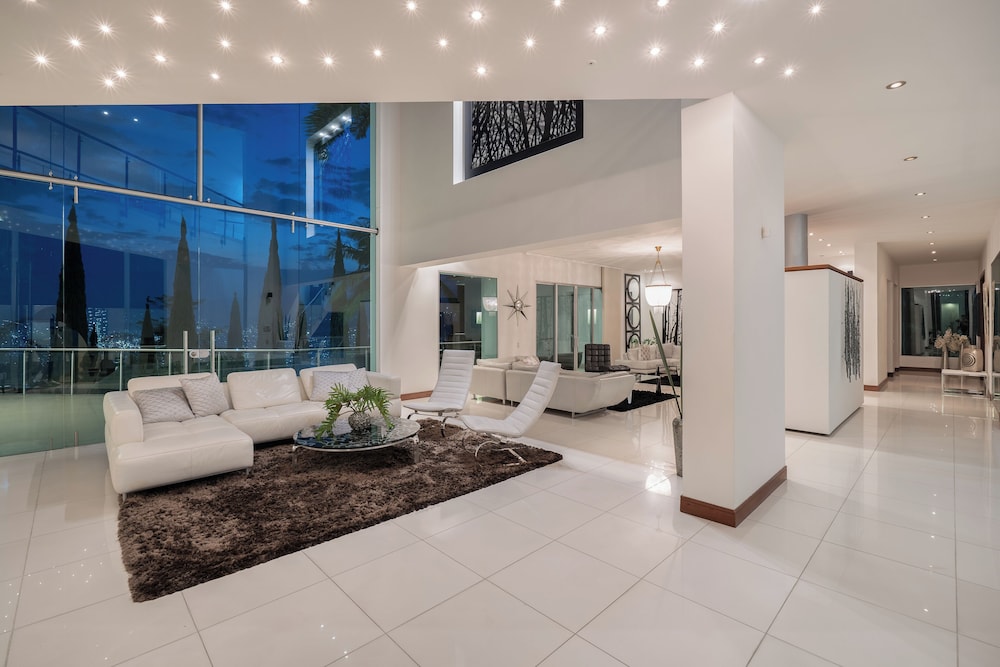 Sunset Mansion - Medellín, Colombia