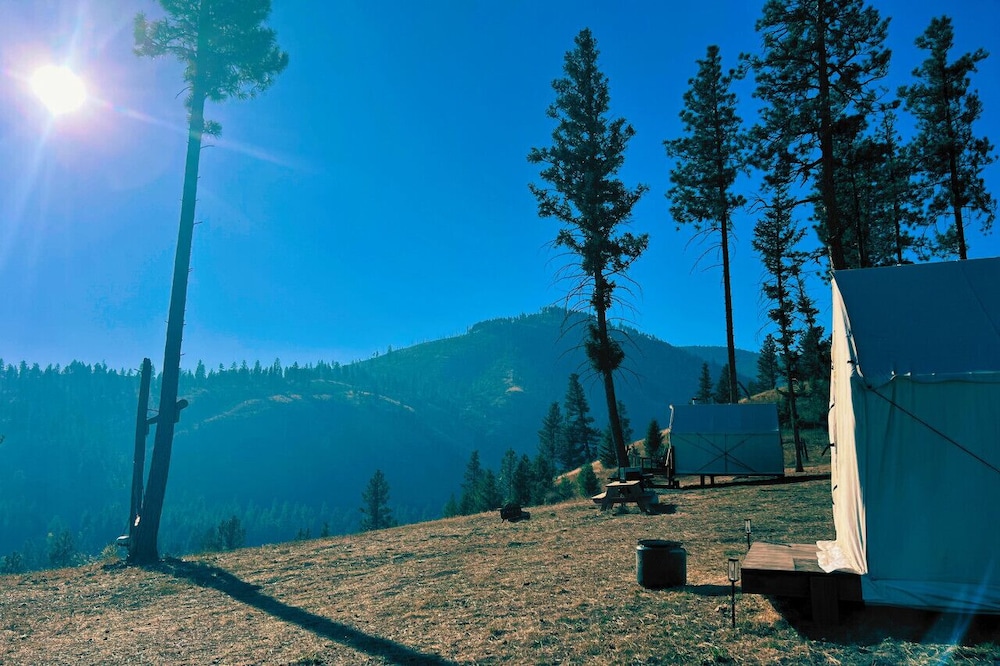 Tent #2 With Beautiful View At Oxen-le-fields Montana - Montana