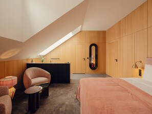 Quarto Superior, 1 cama king-size, não fumadores | Casa de banho | Um polibã, um secador de cabelo, toalhas fornecidas, sabão 