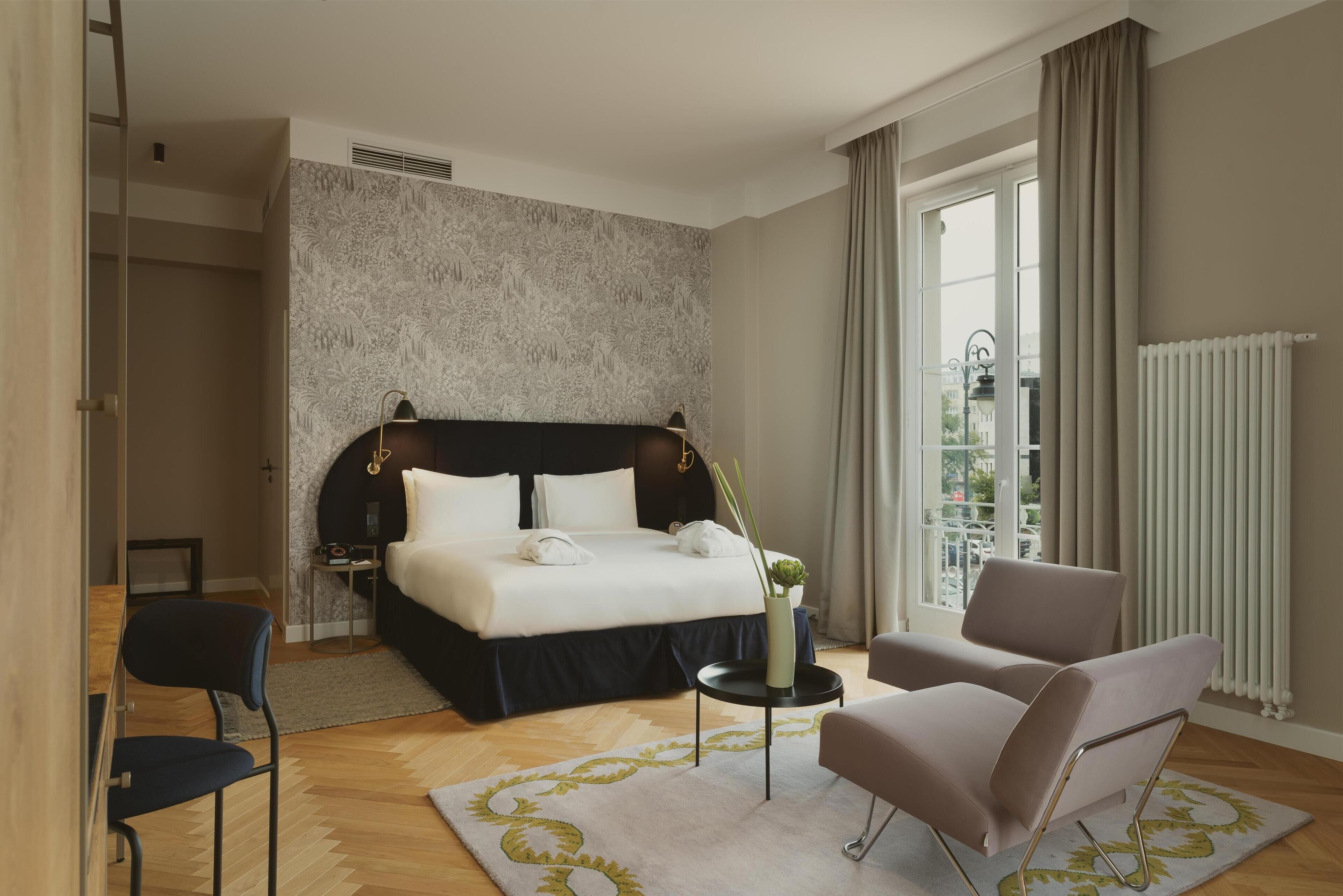 Suite Premium, 1 cama king-size, não fumadores | Minibar, cofre no quarto, com decoração personalizada 