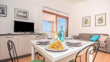 Apartamento família, vários quartos, 2 banheiros (Villa Laura) | Opções para refeição