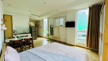 Estúdio superior, 1 cama Queen, cozinha, vista para a cidade | Vista para a cidade