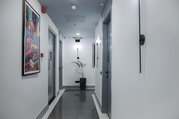 Bedchambers Serviced Apartment, Golf Course, Gurgaon - New Delhi