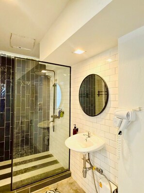 Quarto Familiar | Ferro/tábua de engomar, Wi-fi grátis, roupa de cama fornecida 
