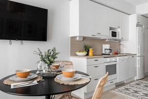 Apartamento Comfort | 2 quartos, quartos insonorizados, Wi-fi grátis, roupa de cama fornecida 