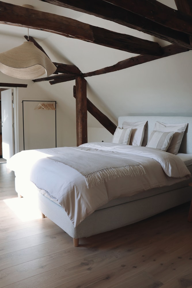 Charming 4-bedroom Farmhouse In Ellezelles With Seasonal Heated Pool And Sauna - Ath