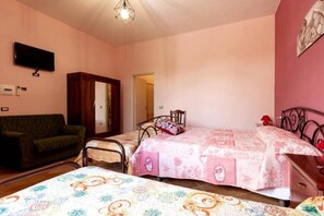 Quarto quádruplo, 1 quarto | Wi-Fi de cortesia