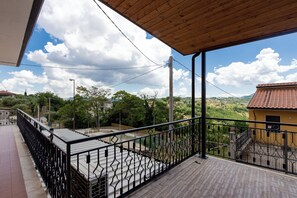 Quarto triplo, 1 quarto | Terraço/pátio