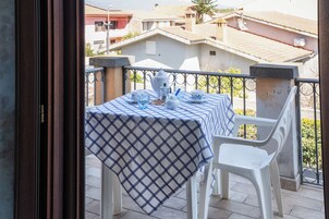 Apartamento, 3 quartos, varanda | Terraço/pátio interior