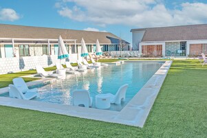 Piscina exterior sazonal