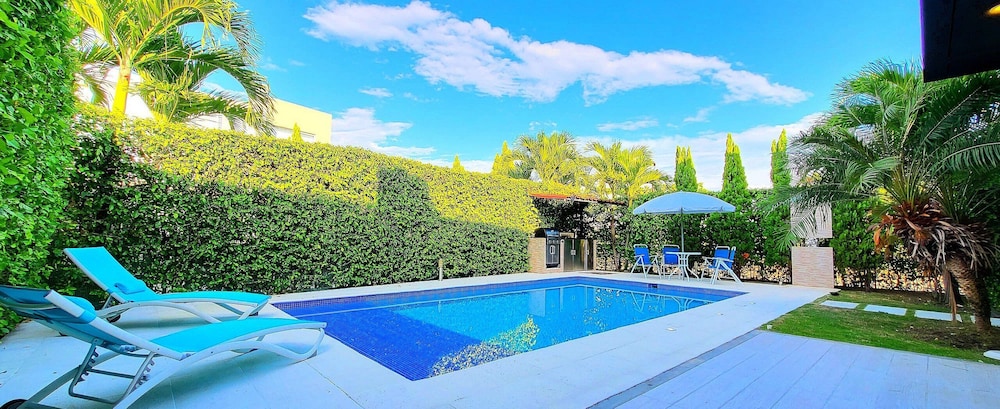 Encantadora Casa Piscina Privada Aa Wifi - Girardot