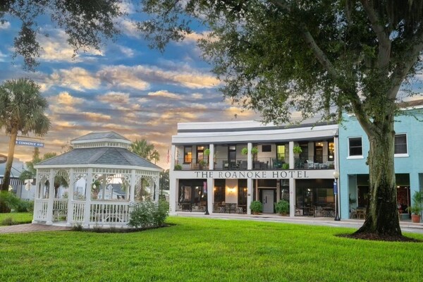 The Roanoke Hotel - Sebring, FL