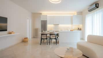 Deluxe Residence | Sala de estar | Televisor LED de 42 polegadas com canais digitais, escritórios