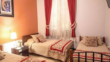 Quarto Familiar, várias camas, casa de banho privativa | Wi-fi grátis