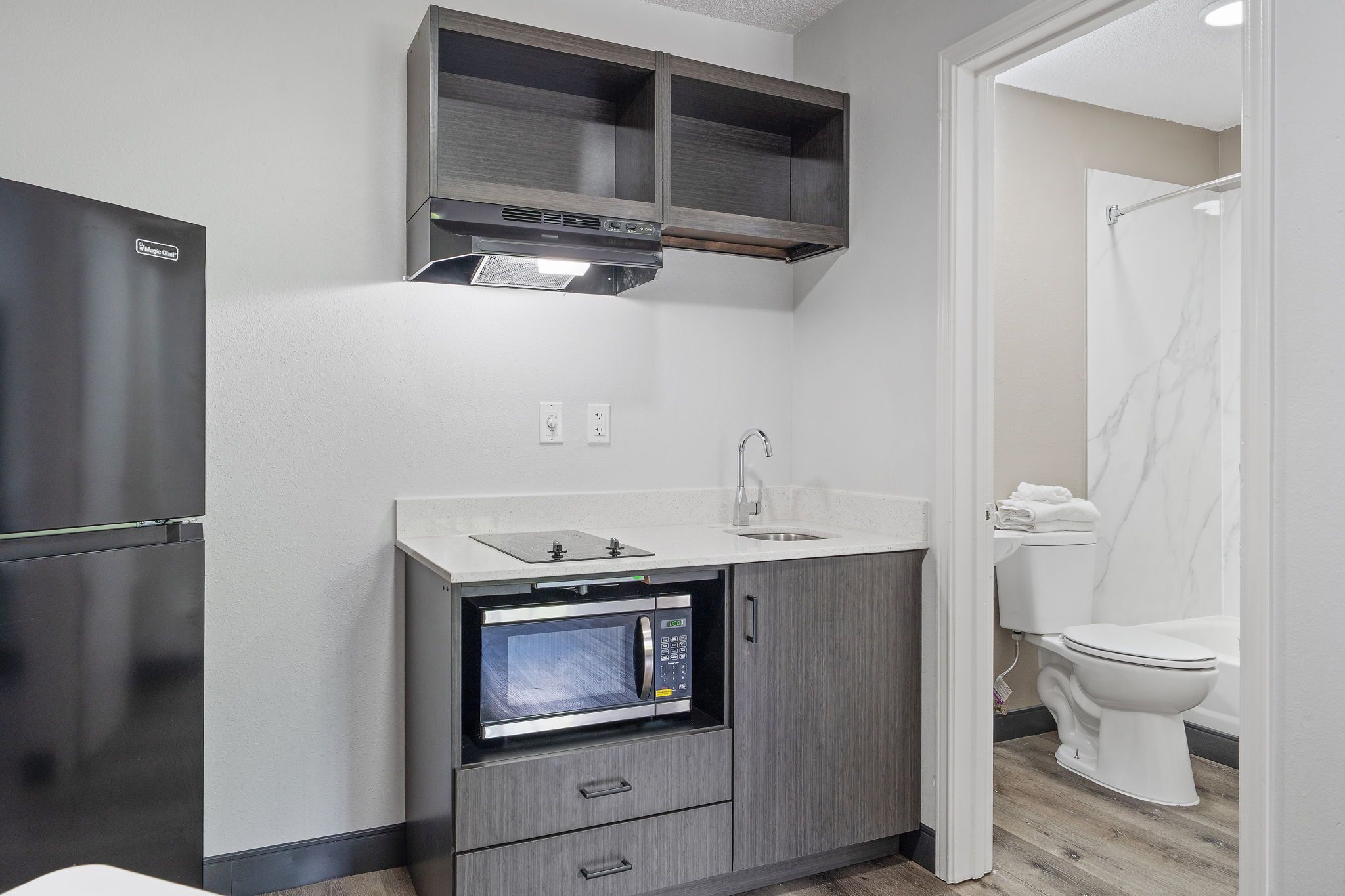 Estúdio, 1 cama queen-size, não fumadores | Secretária adequada para computadores portáteis, Wi-fi grátis 